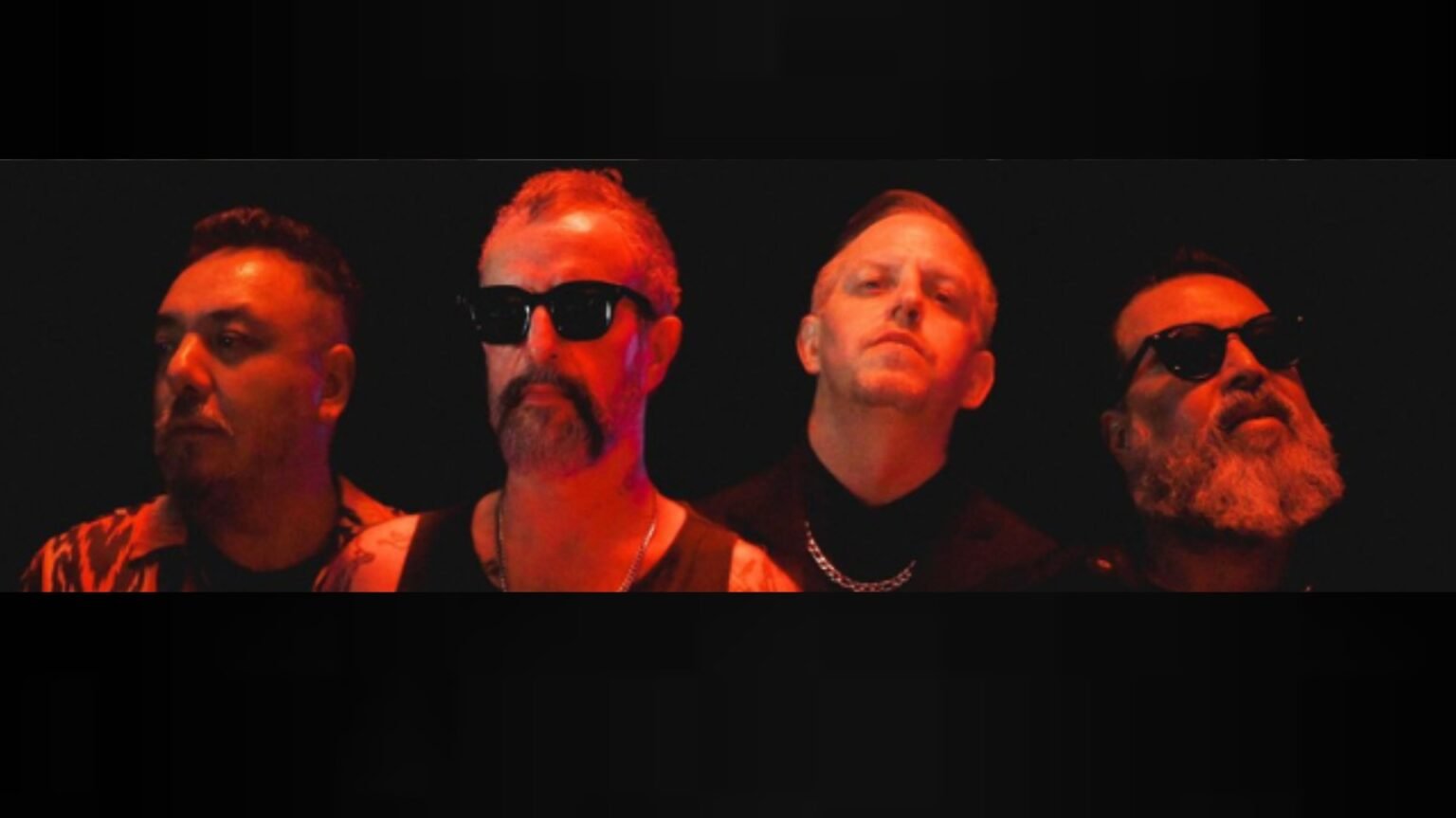 Molotov: "Nunca decidimos cambiar las canciones". Entrevista